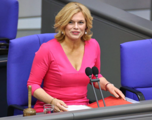 Liebes-Coup in Berlin: Bundestagspräsidentin Julia Klöckner datet bekannten deutschen TV ...